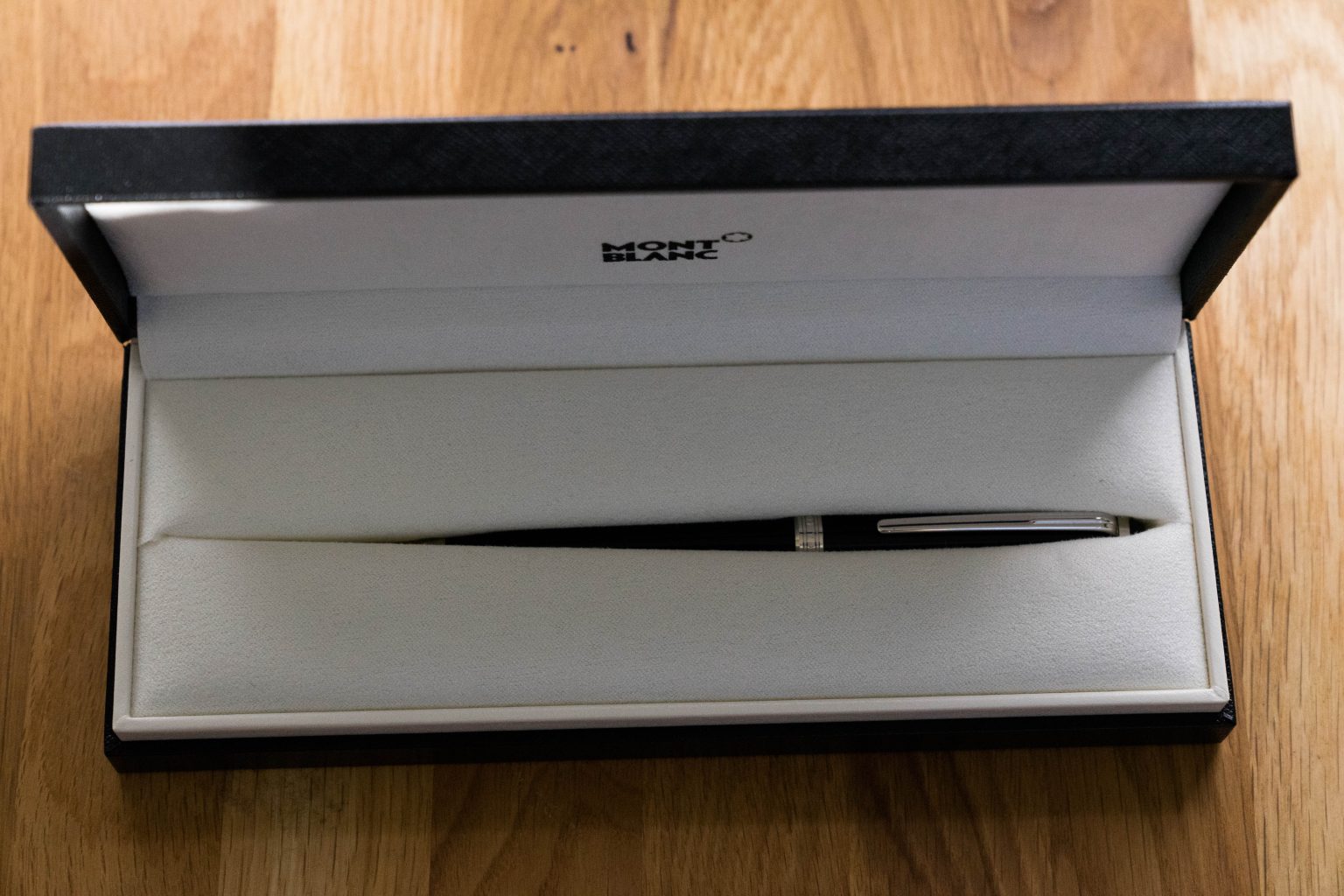 Mont Blanc Pix Test & Review - Is the luxury ballpoint pen worth its money?